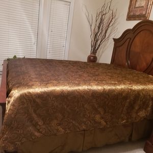 Lenox | Bedding | Lenox Queen Size Comforter | Poshmark